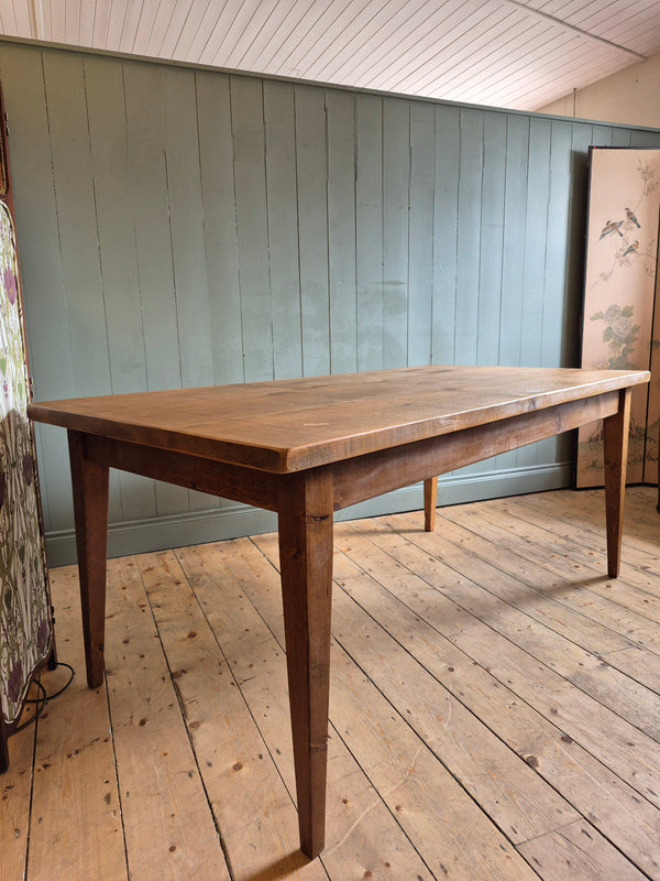 Tapered Leg Dining Table – The Gaiety Antique & Vintage Store
